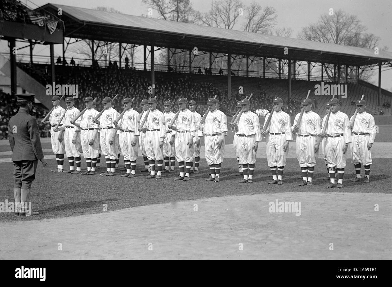 1917 opening day baseball team hi-res stock photography and images - Alamy
