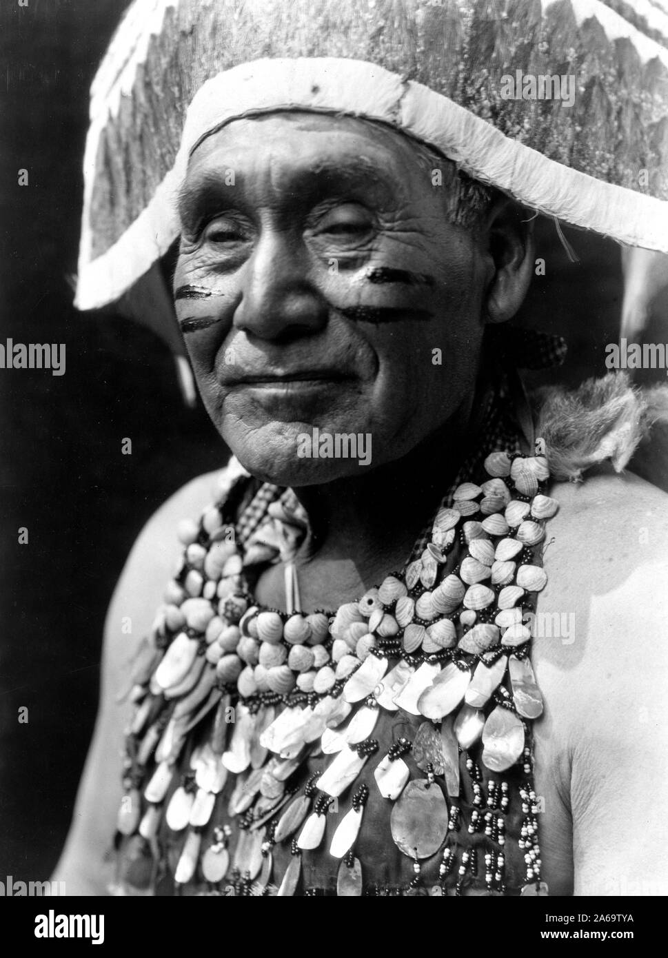 Native american shell beads hi-res stock photography and images - Alamy