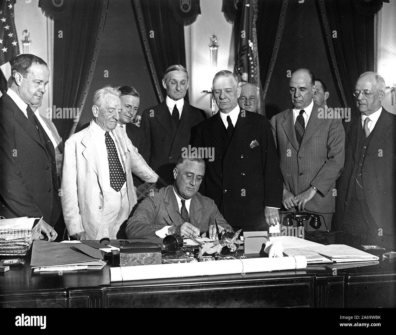 1933 banking bill roosevelt hi-res stock photography and images - Alamy