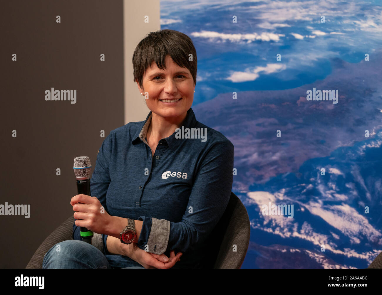 Astronaut female talking hi-res stock photography and images - Alamy