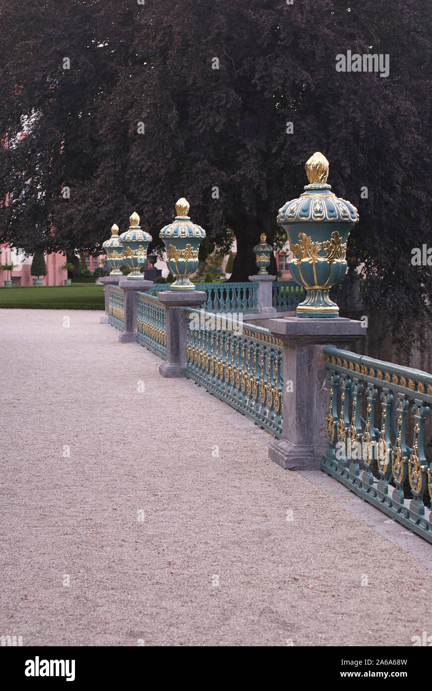Ornamental parapet hi-res stock photography and images - Alamy