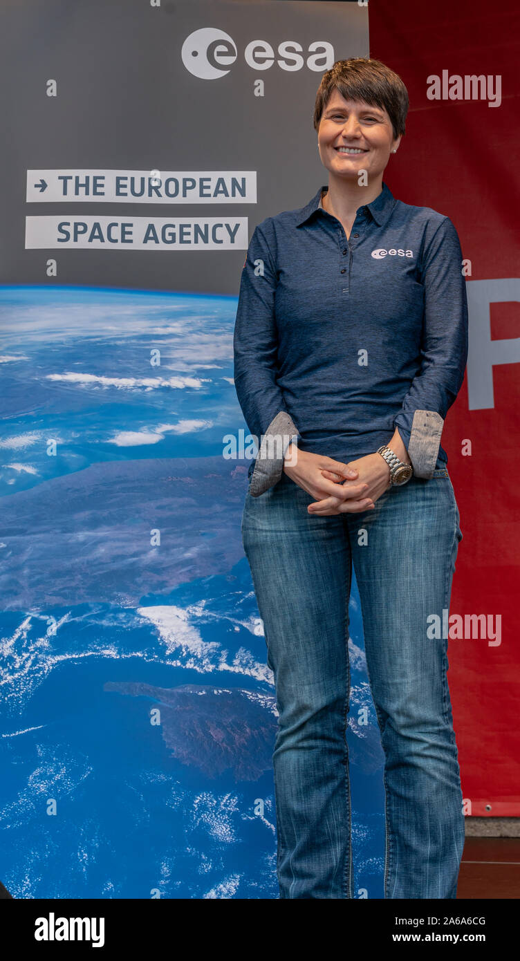 Astronaut female talking hi-res stock photography and images - Alamy