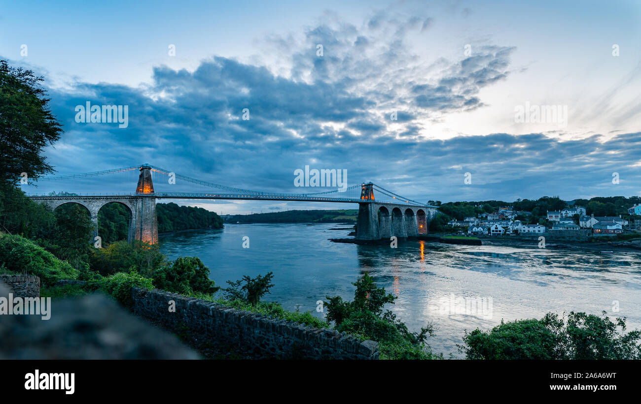 Menai Suspension Bridge (Pont Grog y Borth) across the Menai Strait ...