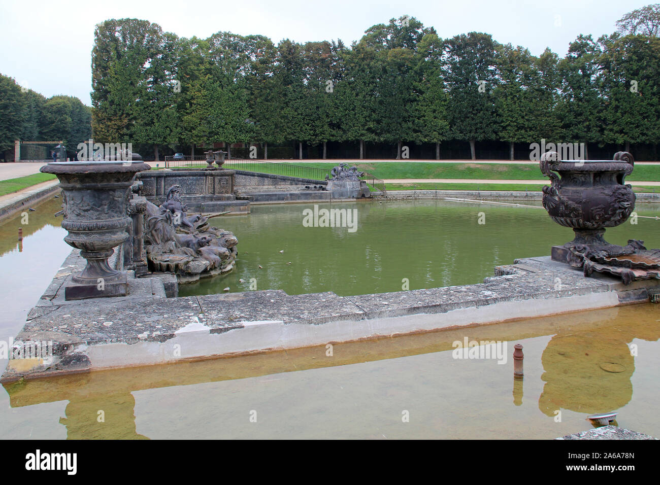 pond in the gardens of the castle of versailles (france Stock Photo - Alamy