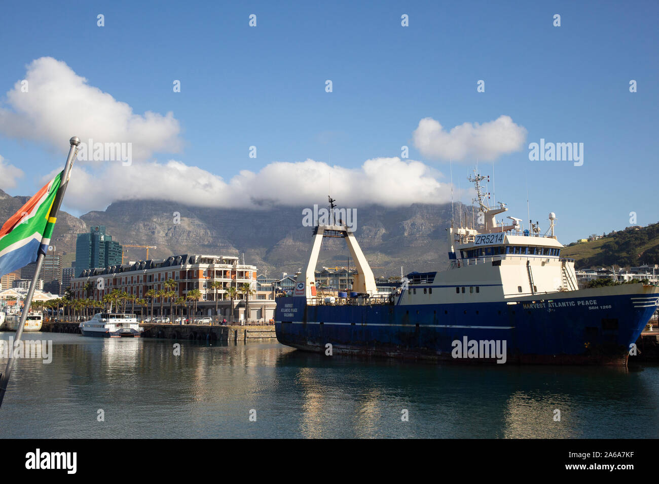 African ships hi-res stock photography and images - Alamy