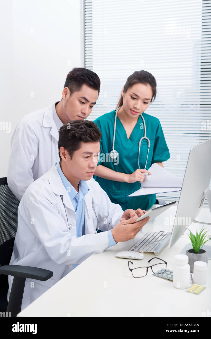 Female japanese surgeon hi-res stock photography and images - Alamy