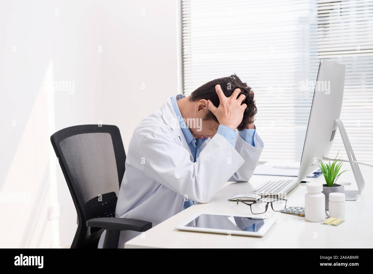 Frustrated doctor computer hi-res stock photography and images - Alamy
