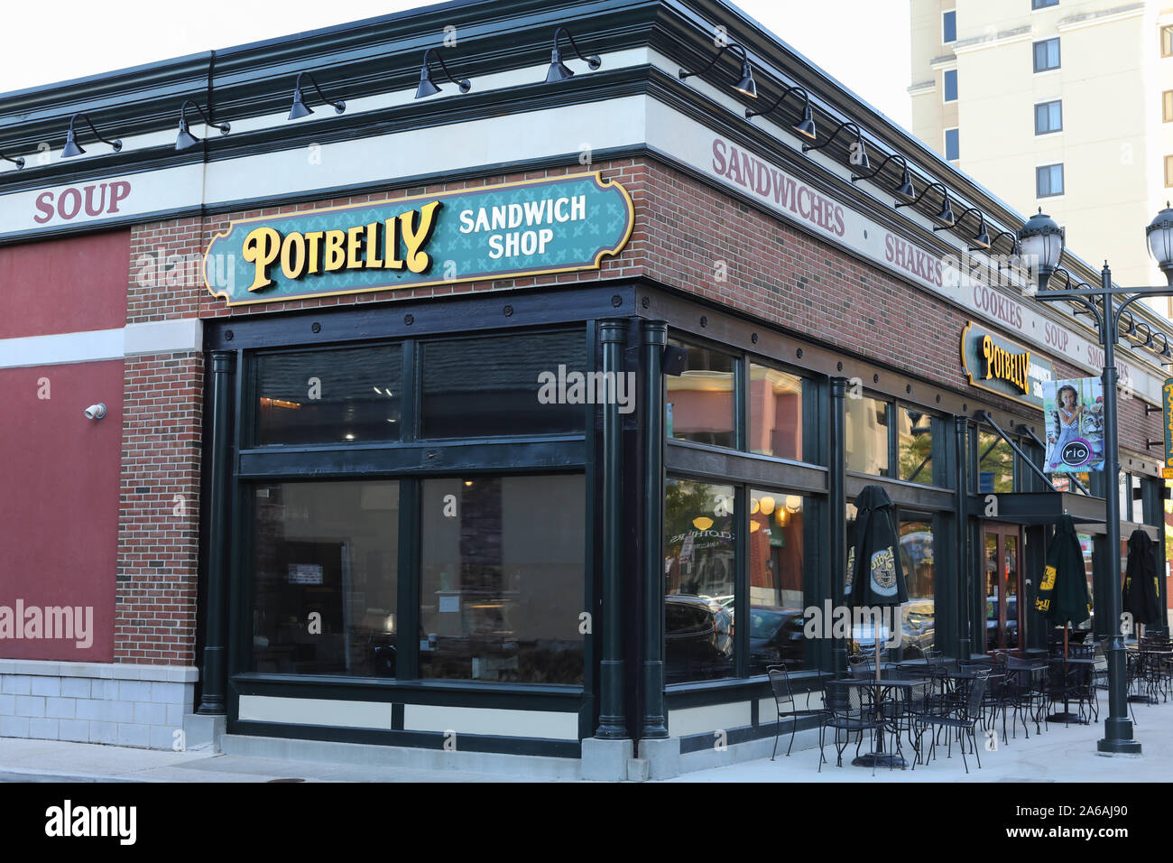 Sandwich shop exterior hi-res stock photography and images - Alamy