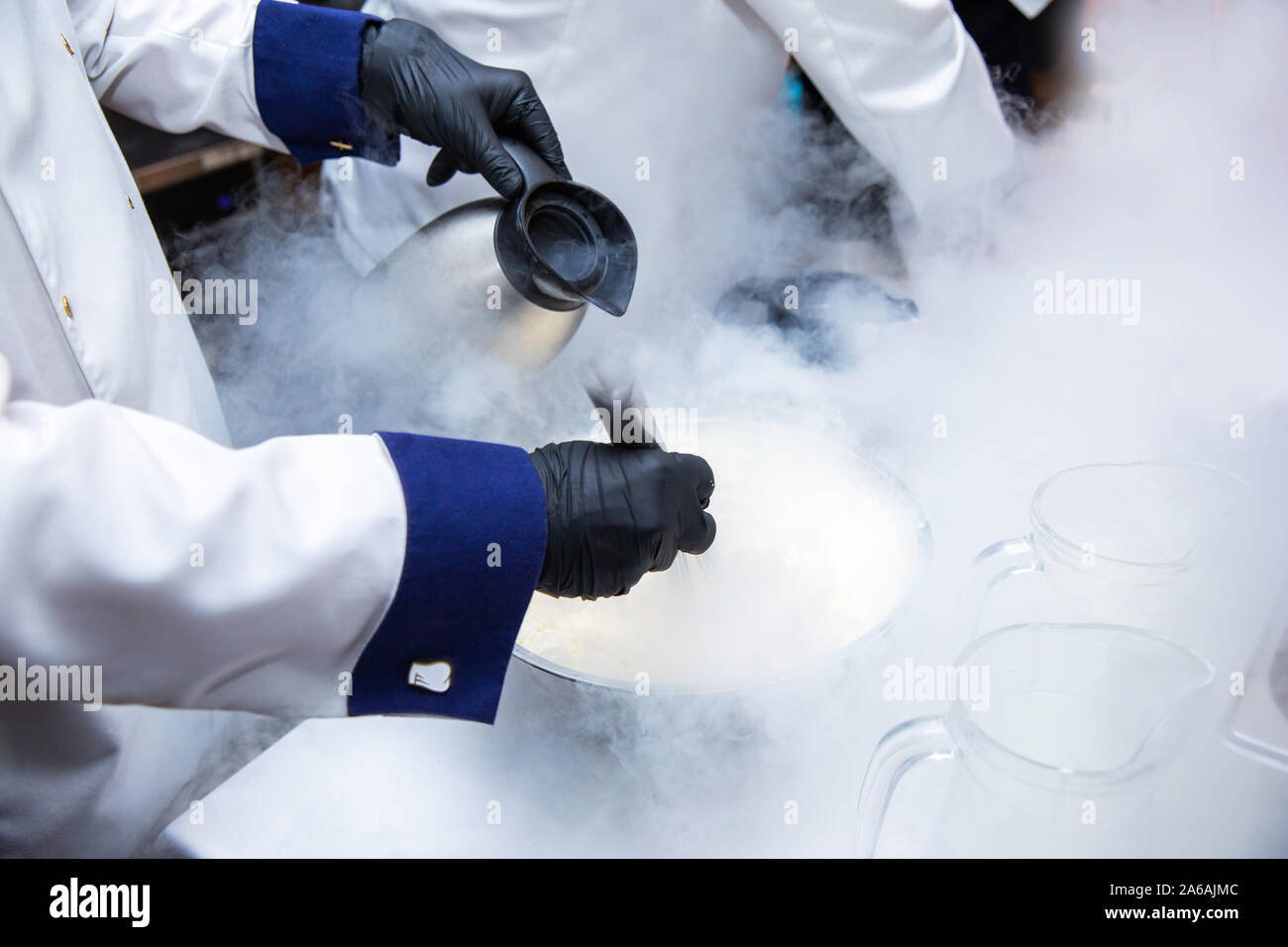 Liquid nitrogen food hi-res stock photography and images - Alamy