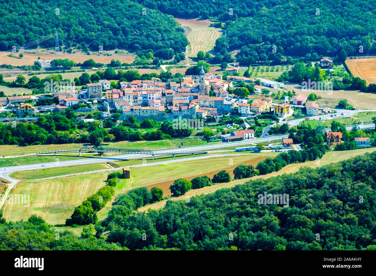 Country village scenes hi-res stock photography and images - Alamy