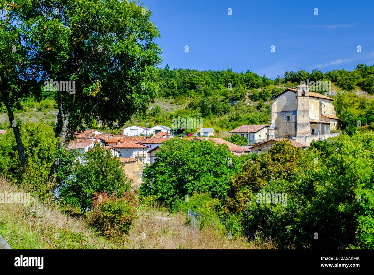 Country village scenes hi-res stock photography and images - Alamy