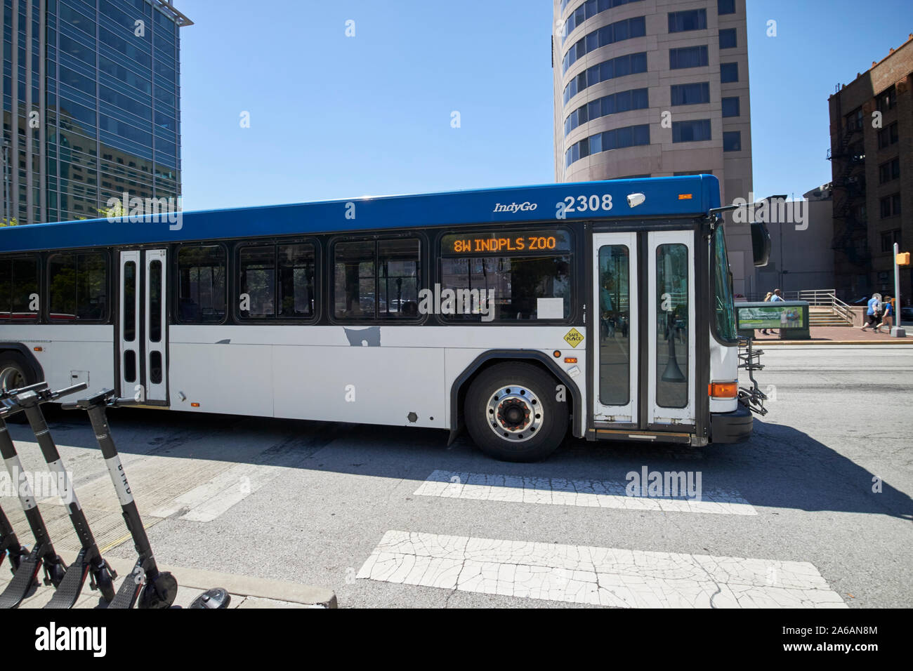 Bus service buses hi-res stock photography and images - Alamy