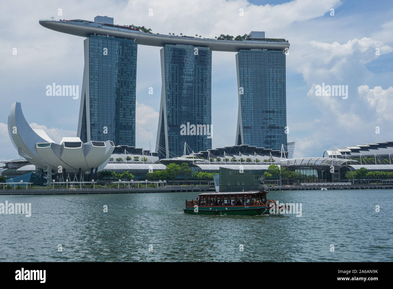 Singapore iconic landmarks hi-res stock photography and images - Alamy