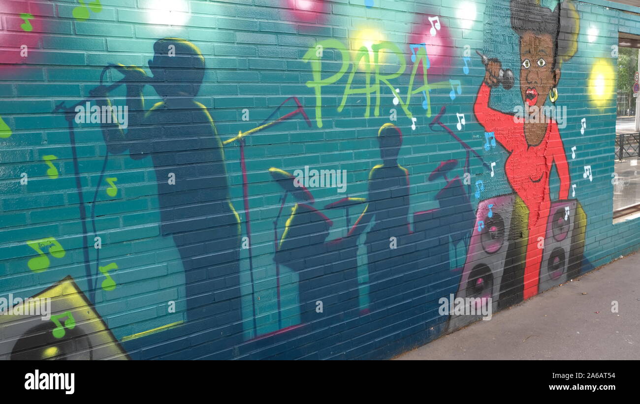 Street Art Singer Stock Photo - Alamy