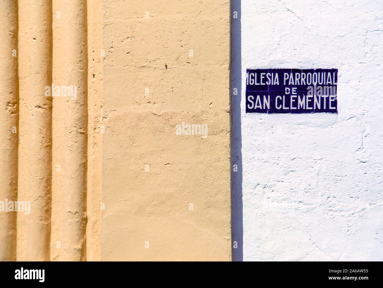 Detail of a wall and street name Stock Photo - Alamy