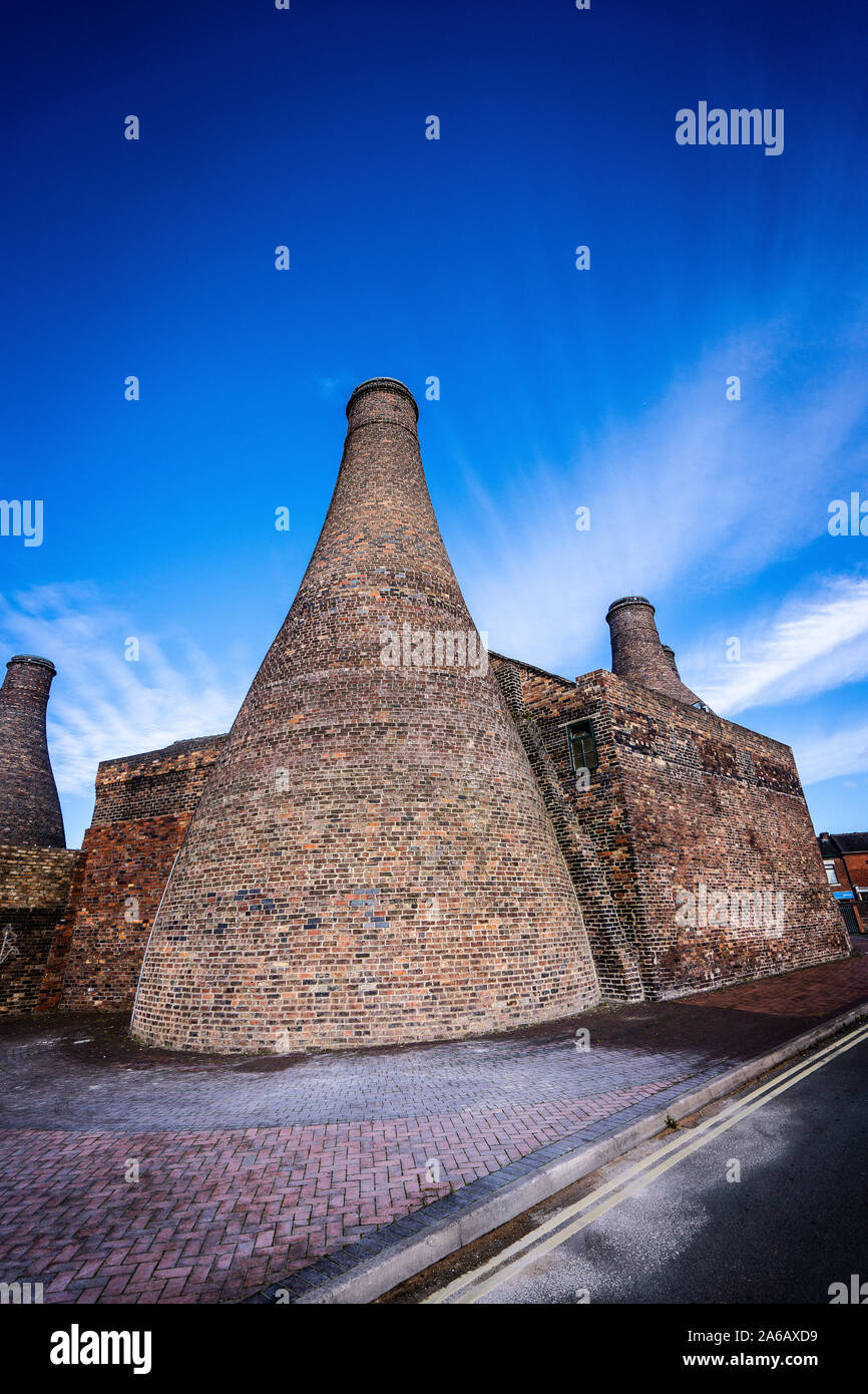 Bottle kilns hi-res stock photography and images - Alamy