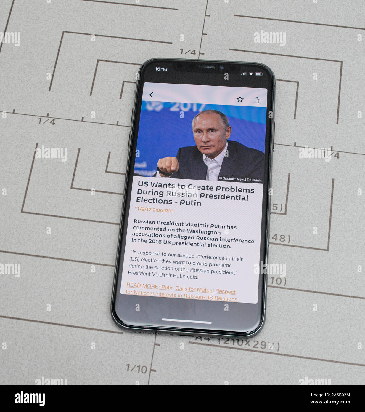 President vladimir putin laptop hi-res stock photography and images - Alamy