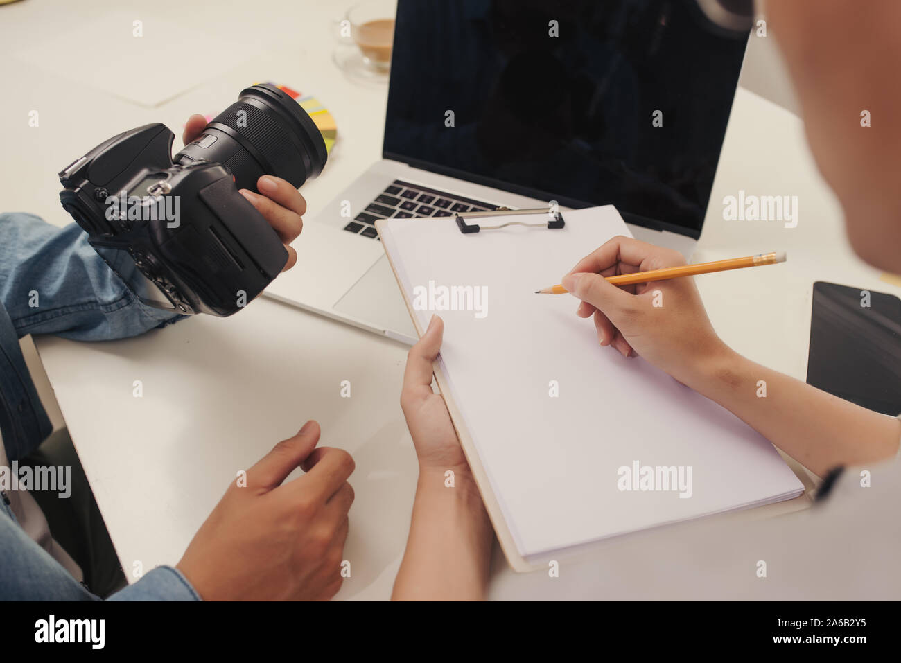 Professional photographer team hi-res stock photography and images - Alamy