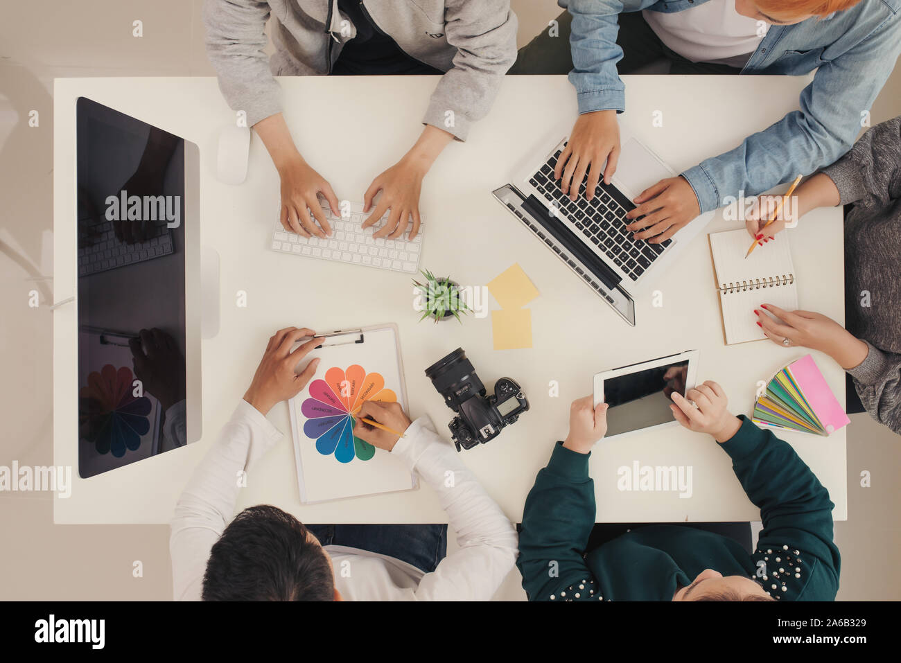 Artist workplace hi-res stock photography and images - Alamy