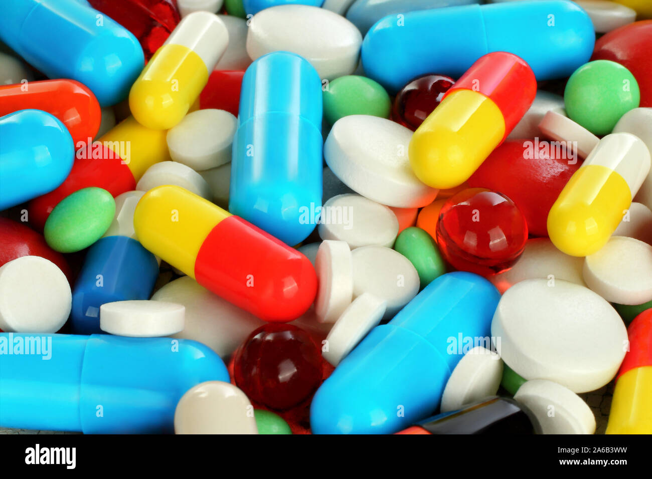 Different color pills hi-res stock photography and images - Alamy