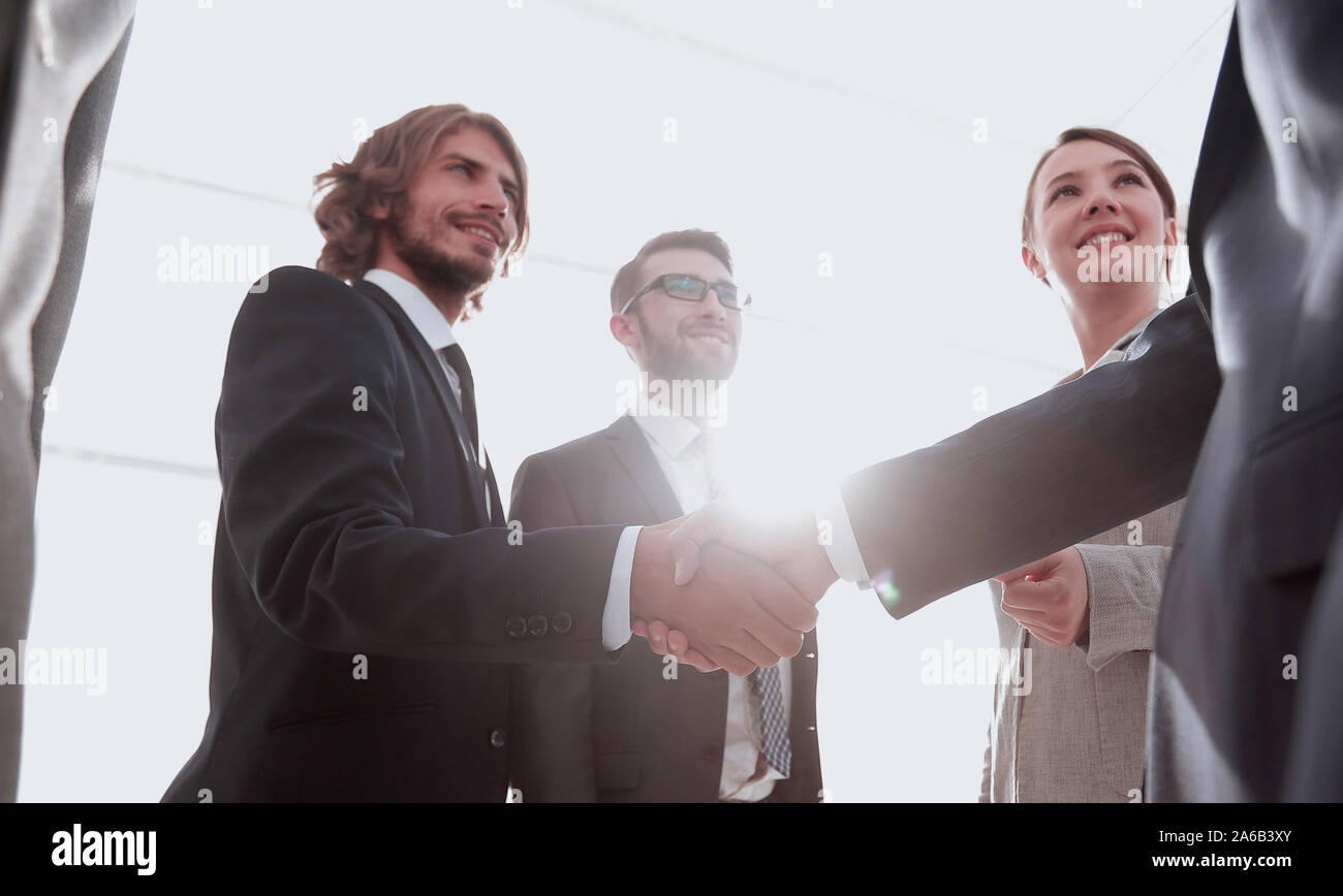final handshake of business partners Stock Photo - Alamy
