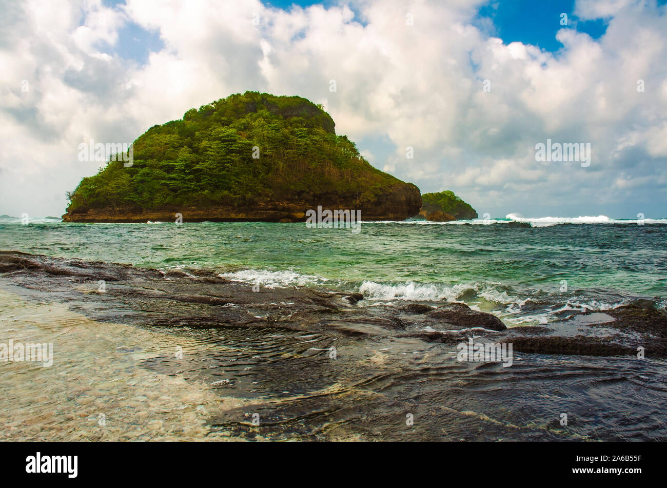 Goa cliff beach view hi-res stock photography and images - Alamy
