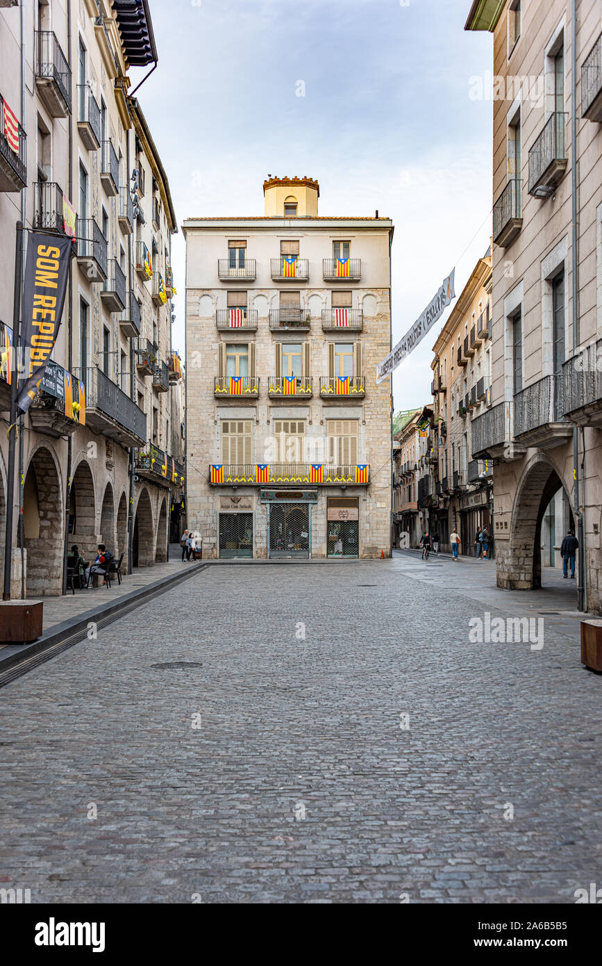 Girona street scene hi-res stock photography and images - Alamy