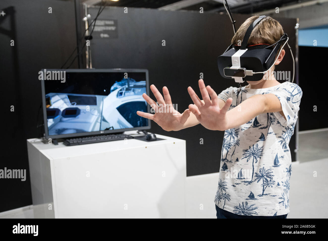 360 vr mall hi-res stock photography and images - Alamy