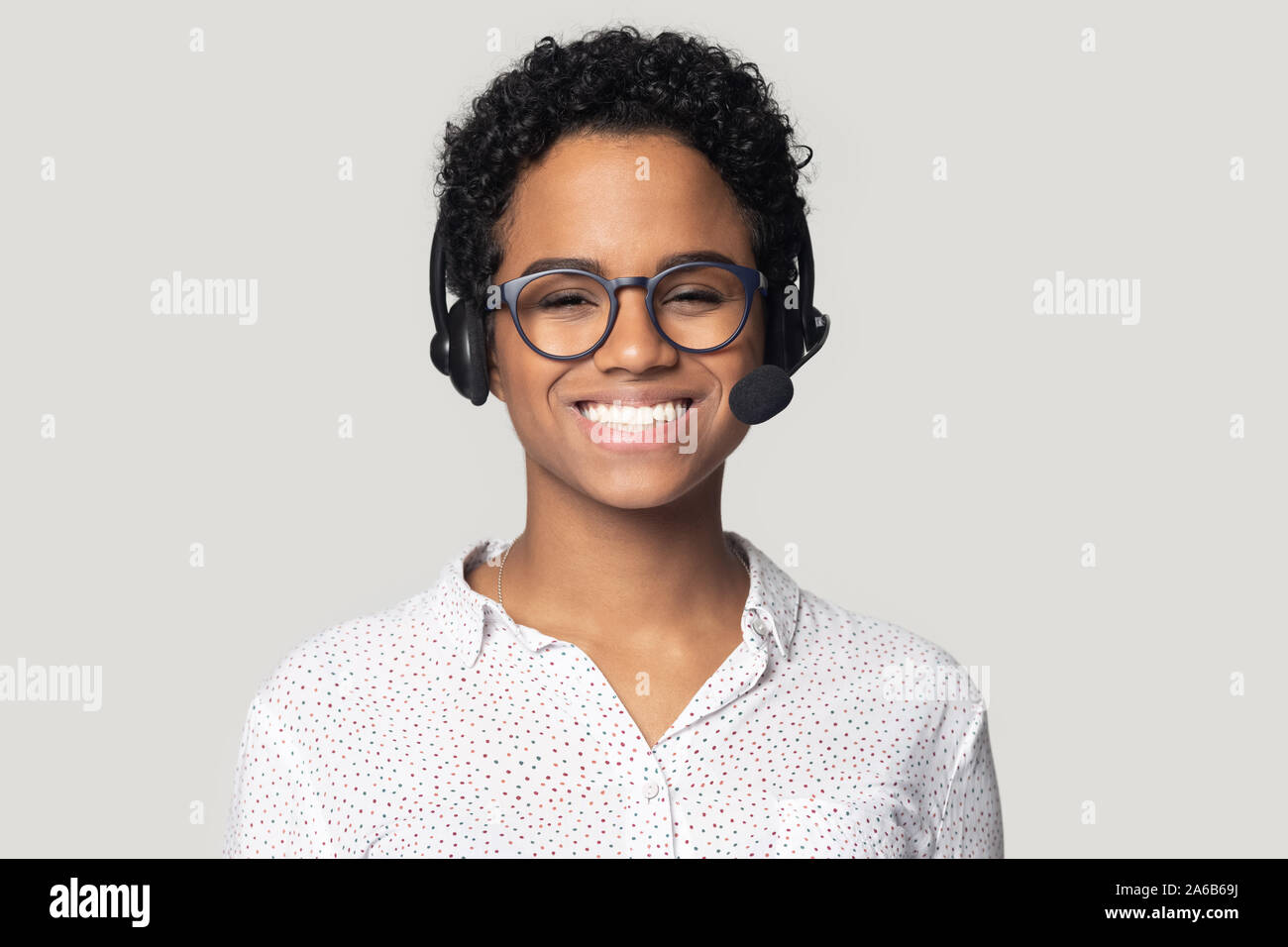 Portrait african american woman headset hi-res stock photography and images - Alamy