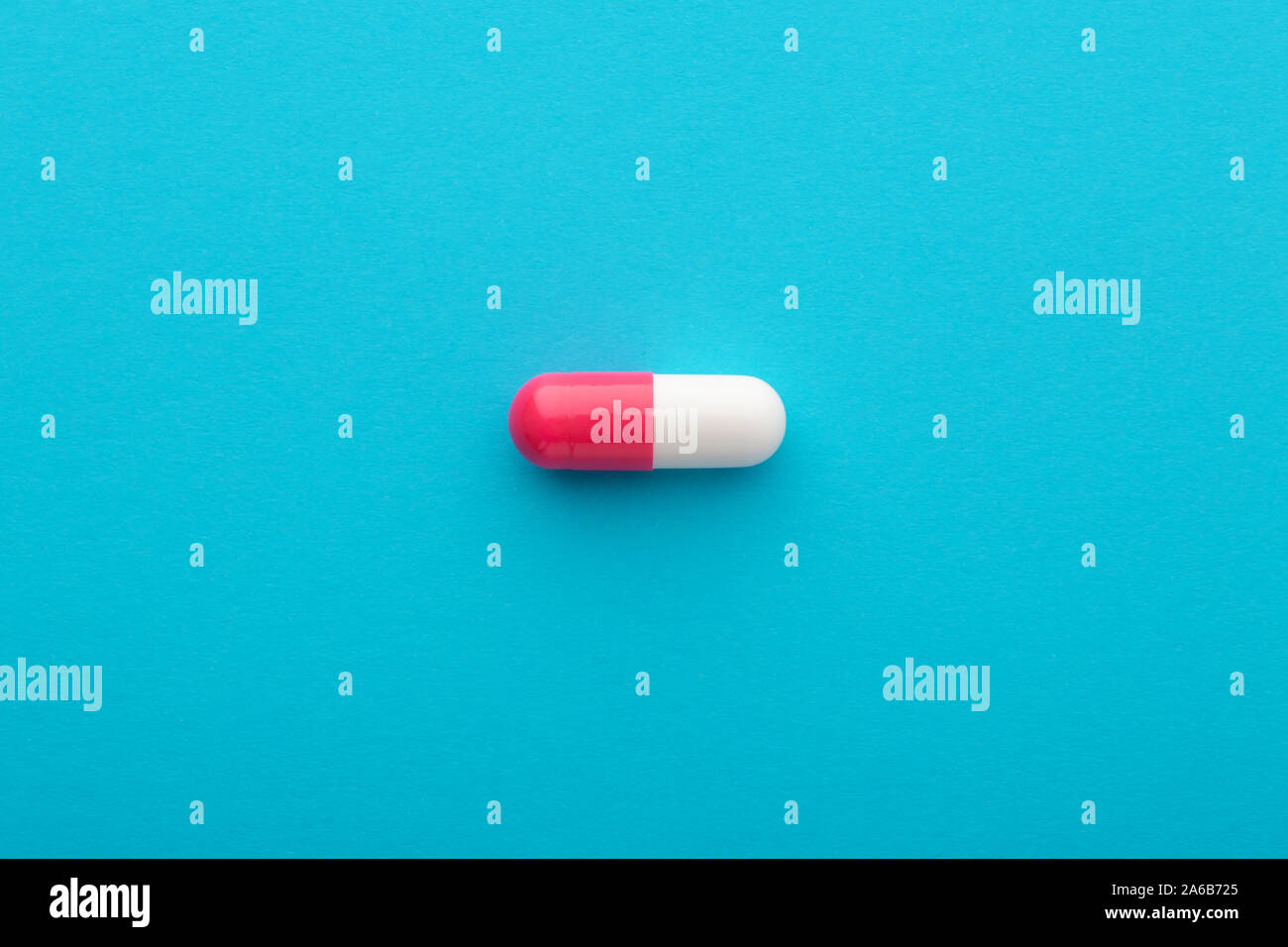 Pink and blue capsule hi-res stock photography and images - Alamy