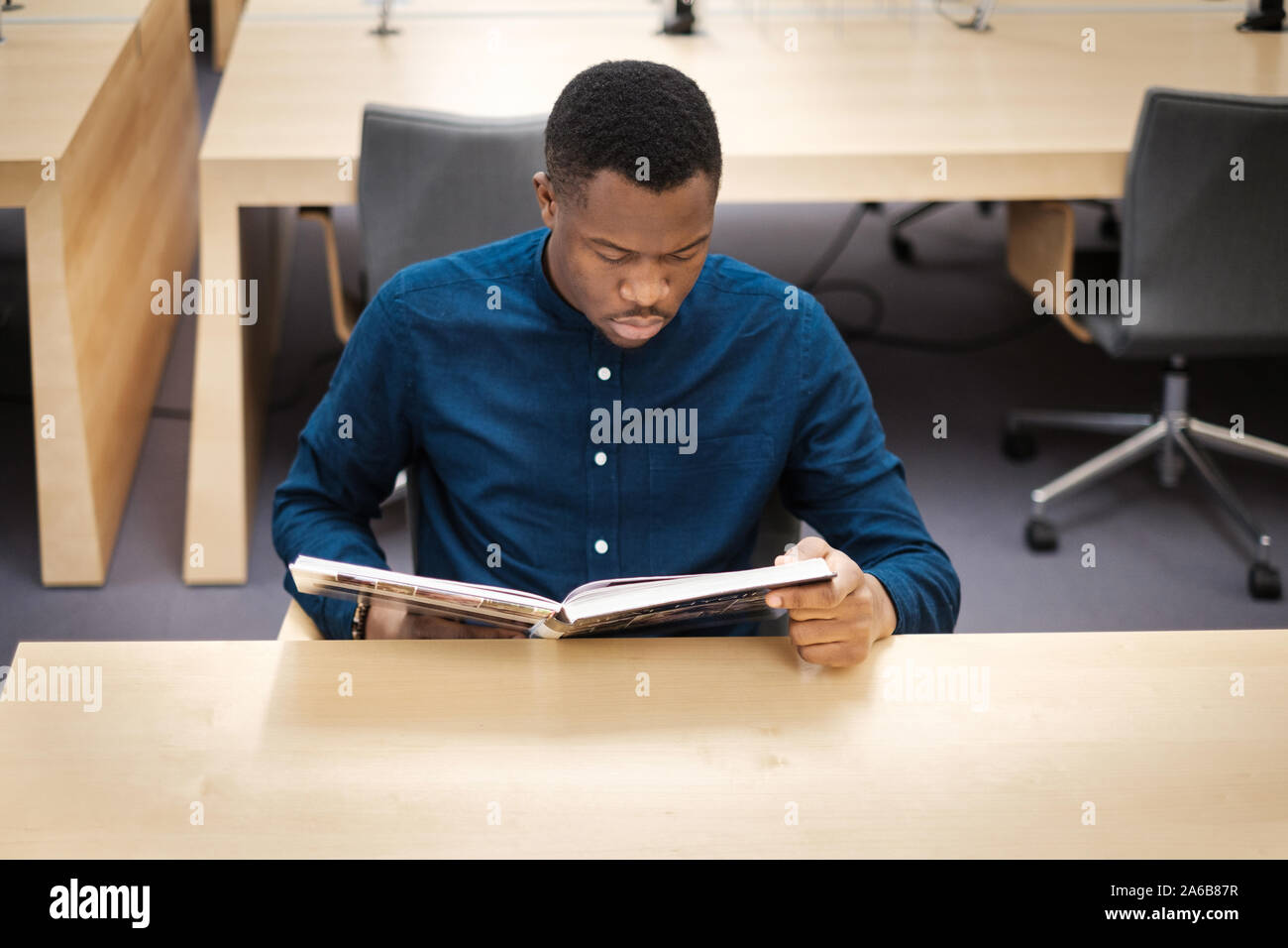 Man using computer in public library hi-res stock photography and ...