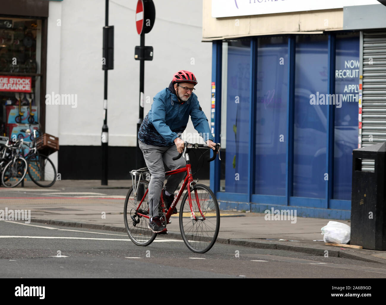 Jeremy Corbyn and wife Laura Alvarez out on their bikes Stock Photo - Alamy