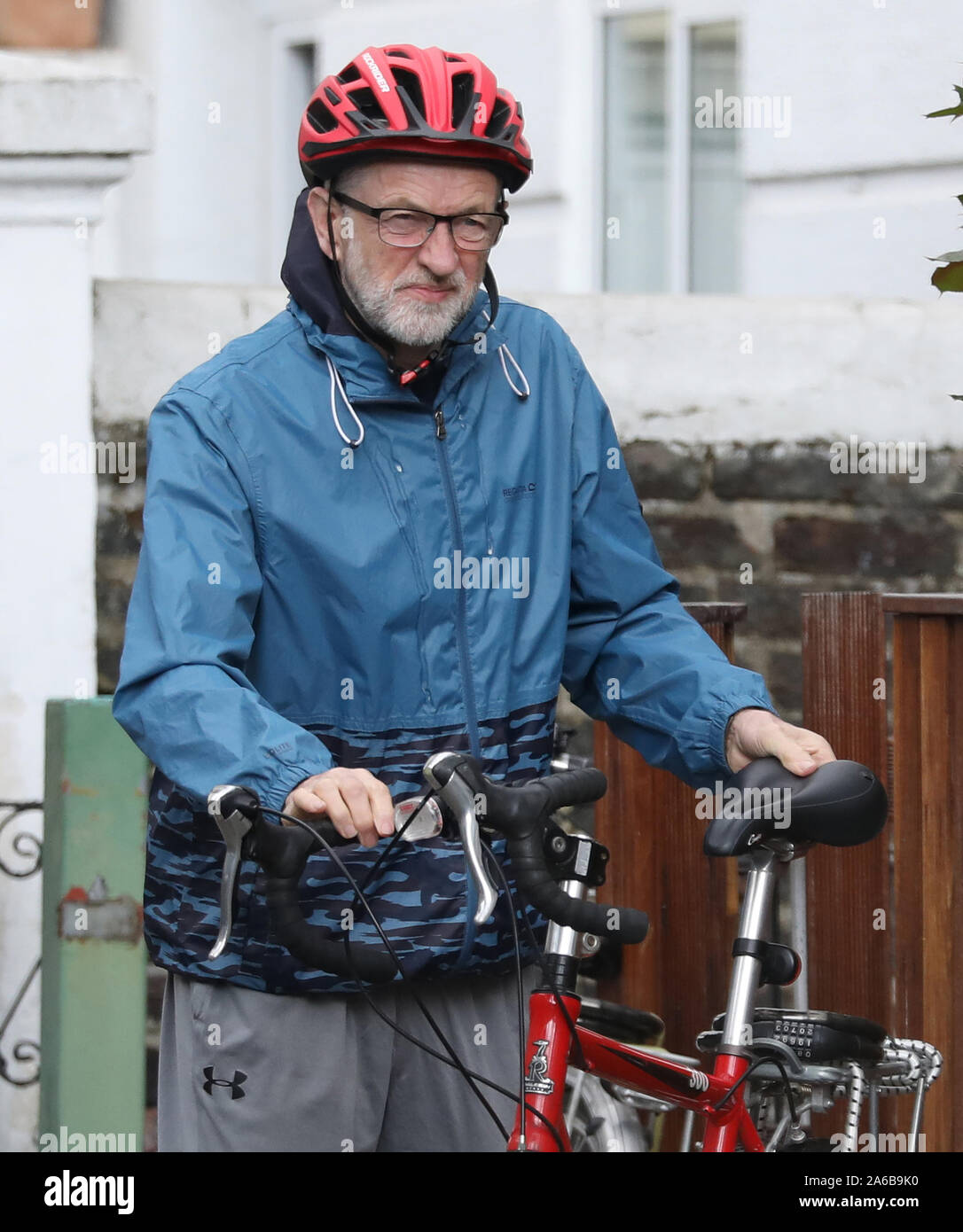 Jeremy Corbyn and wife Laura Alvarez out on their bikes Stock Photo - Alamy