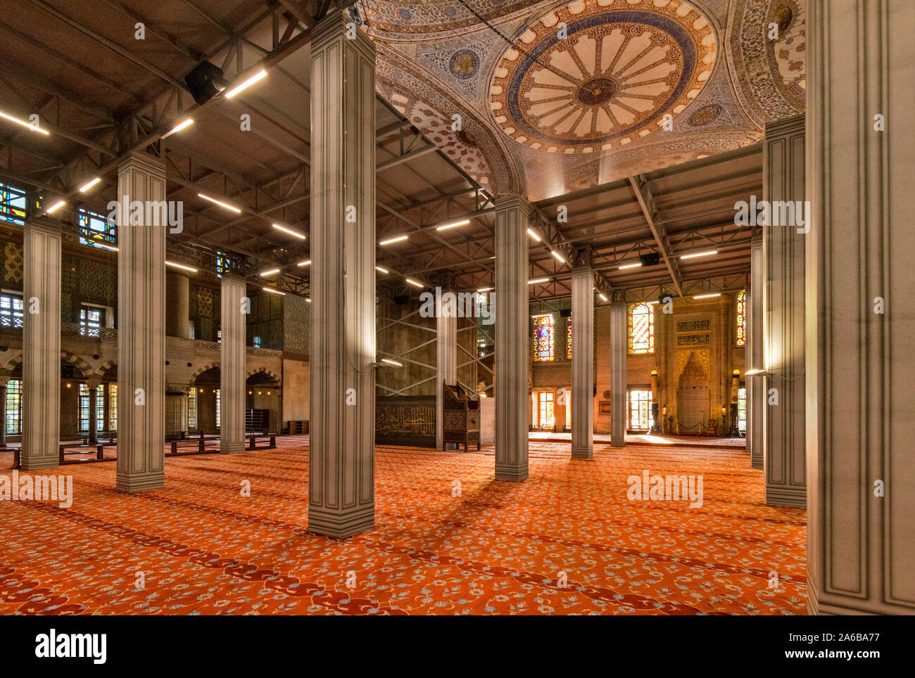 Blue mosque interior mihrab hi-res stock photography and images - Alamy