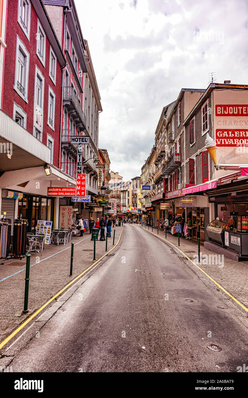 France hautes pyrenees lourdes road hi-res stock photography and images ...