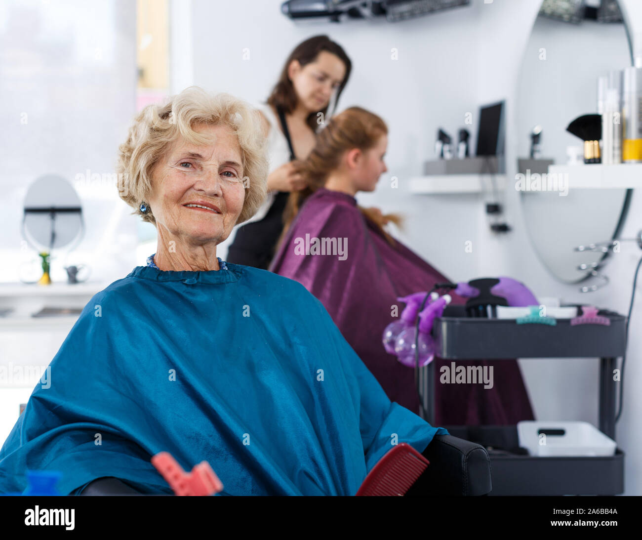 Modern styling techniques hi-res stock photography and images - Alamy