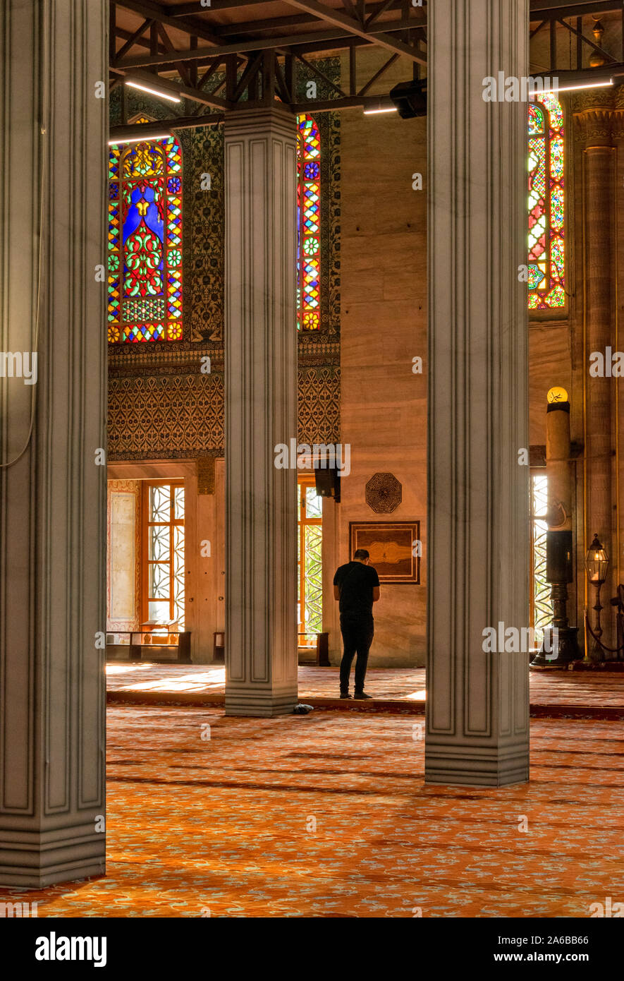 Blue mosque interior mihrab hi-res stock photography and images - Alamy
