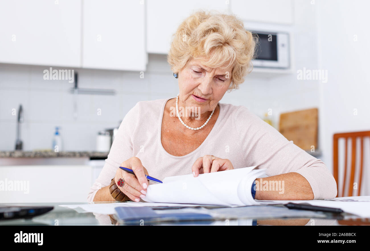 Put in order hi-res stock photography and images - Alamy