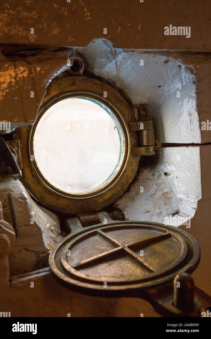 Port hole window hi-res stock photography and images - Alamy
