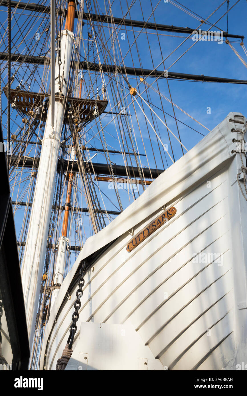 Bow – with nameplate – of the famous tea clipper The Cutty Sark sailing ...
