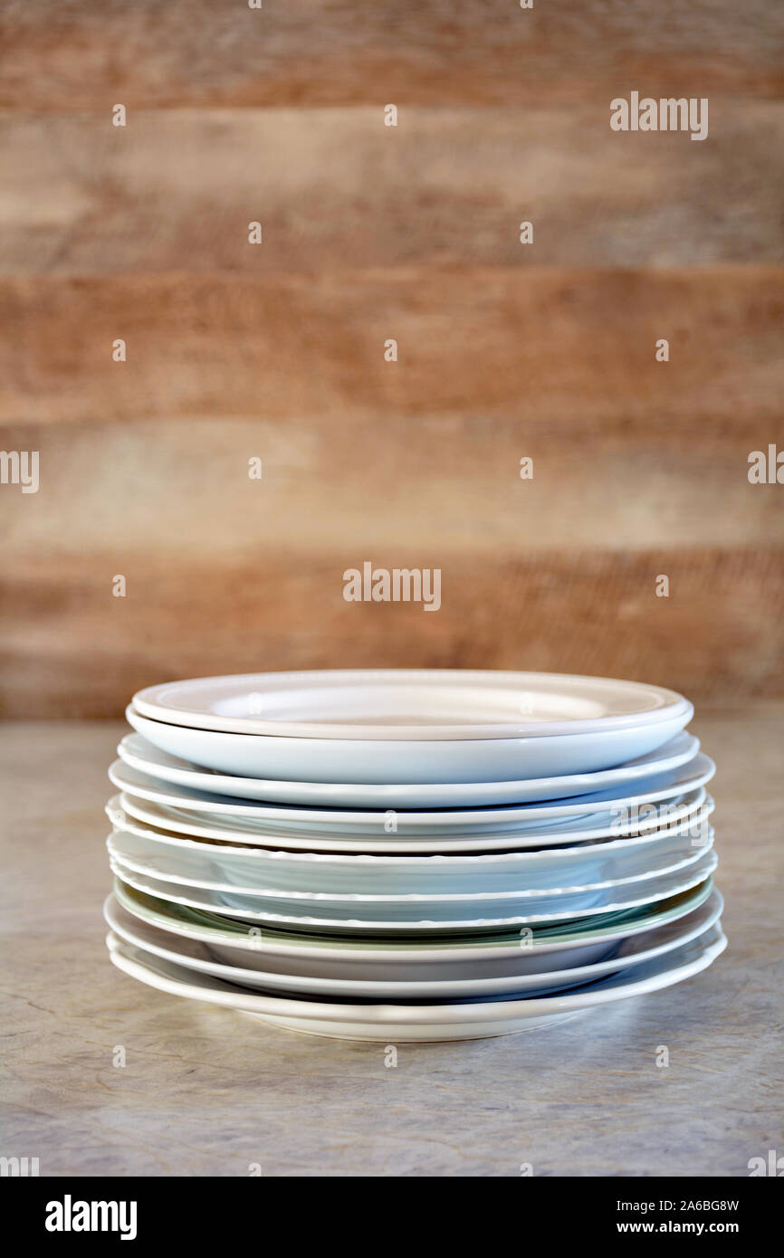 Dinner plates hi-res stock photography and images - Alamy