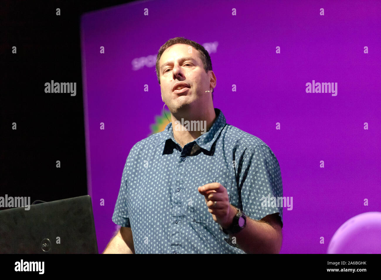 Stage cage hi-res stock photography and images - Alamy