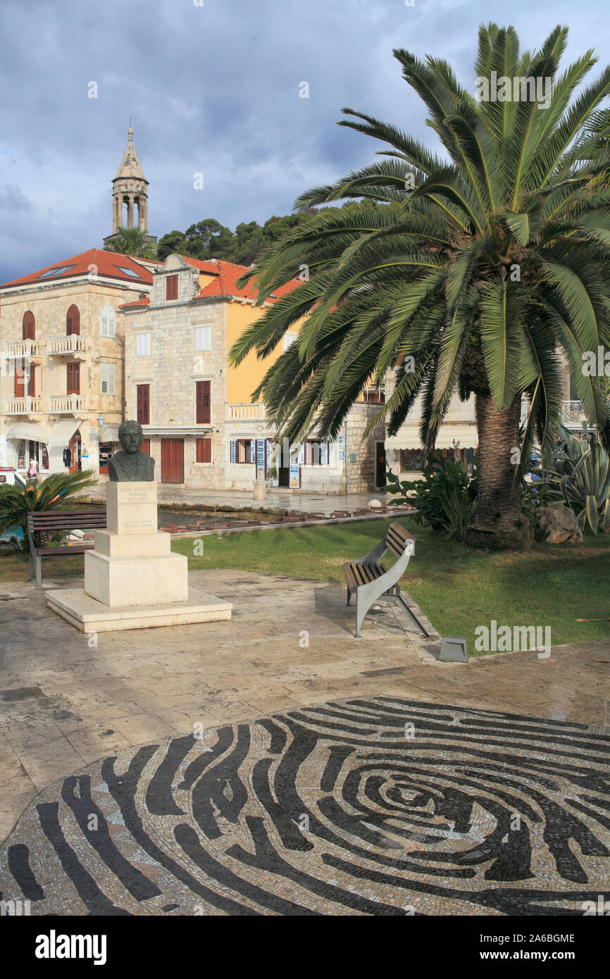 Croatia, Hvar, street scene, palm, statue Stock Photo - Alamy