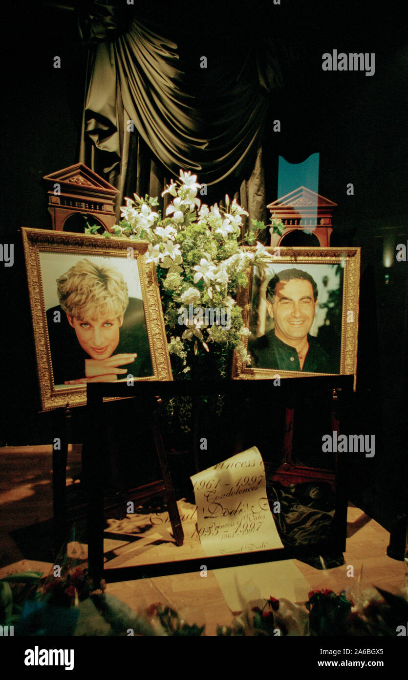 Dodi fayed funeral hi-res stock photography and images - Alamy