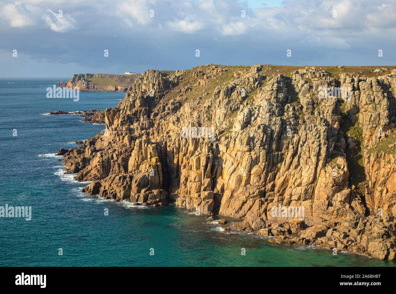 The dramatic cliffs of Gwennap Head in West Cornwall Stock Photo - Alamy