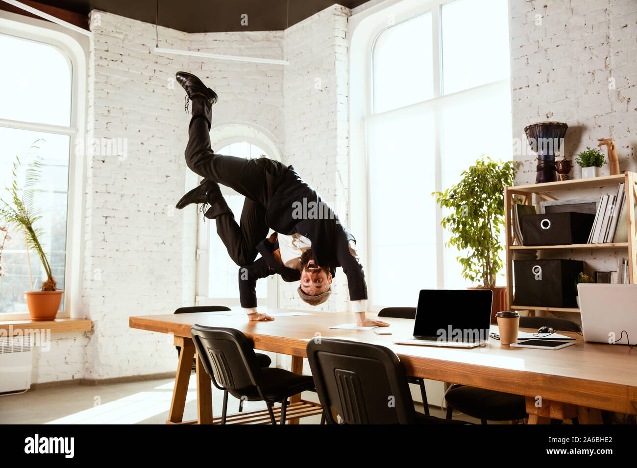 Career in modern dance hi-res stock photography and images - Alamy