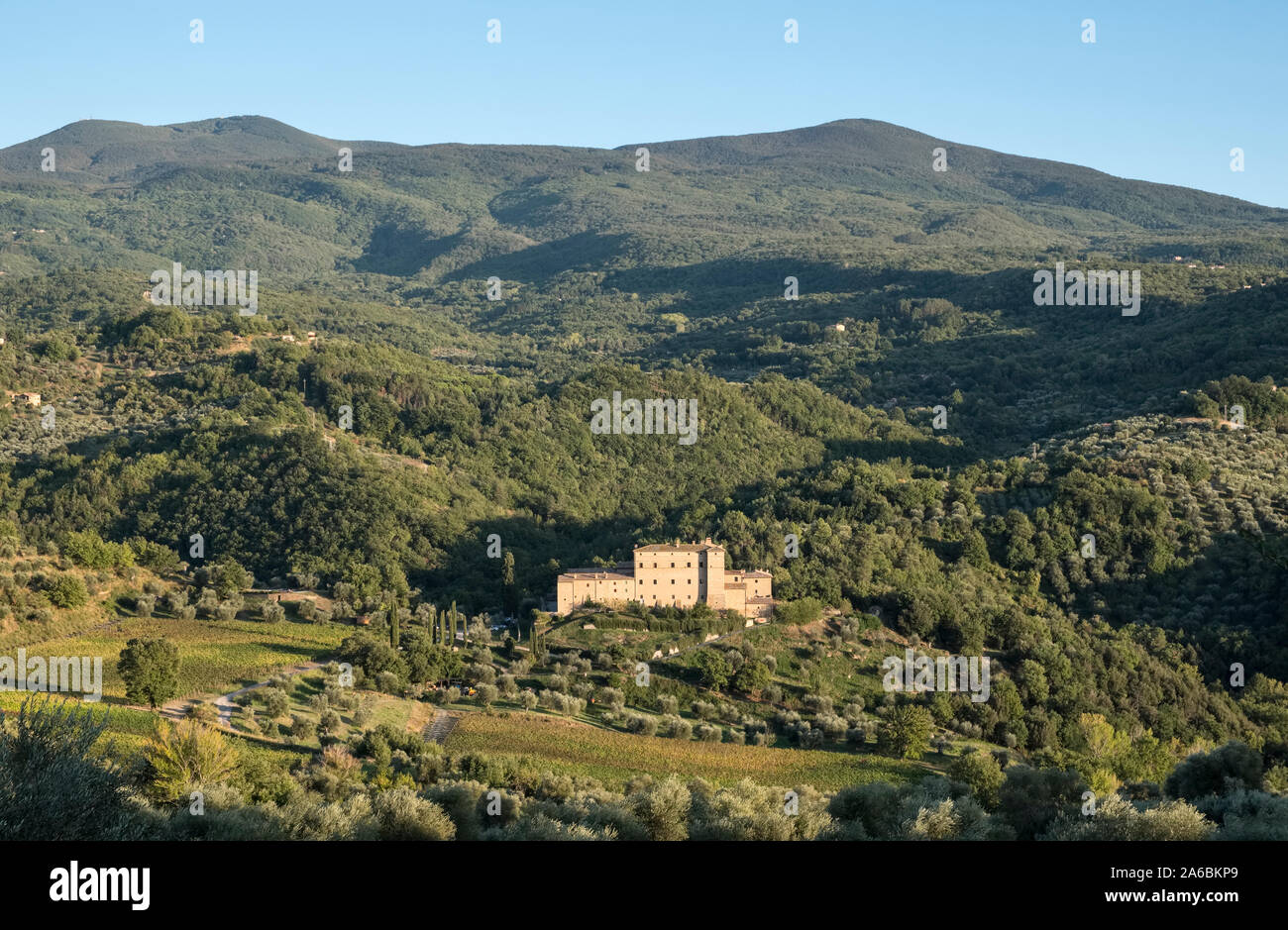 Medieval tuscan castle hi-res stock photography and images - Alamy