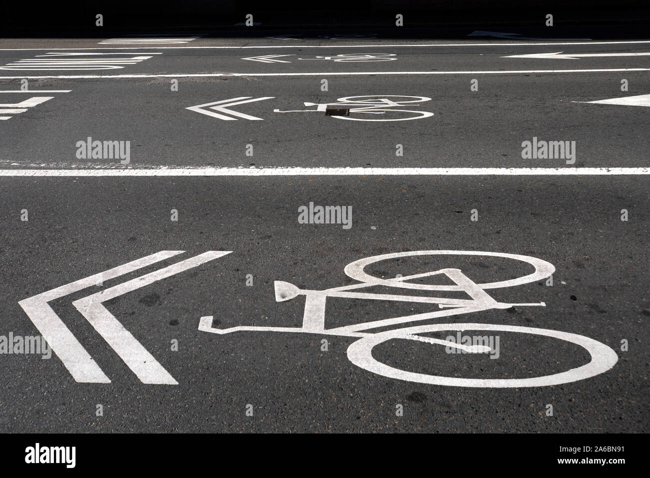 Lane markers hi-res stock photography and images - Alamy