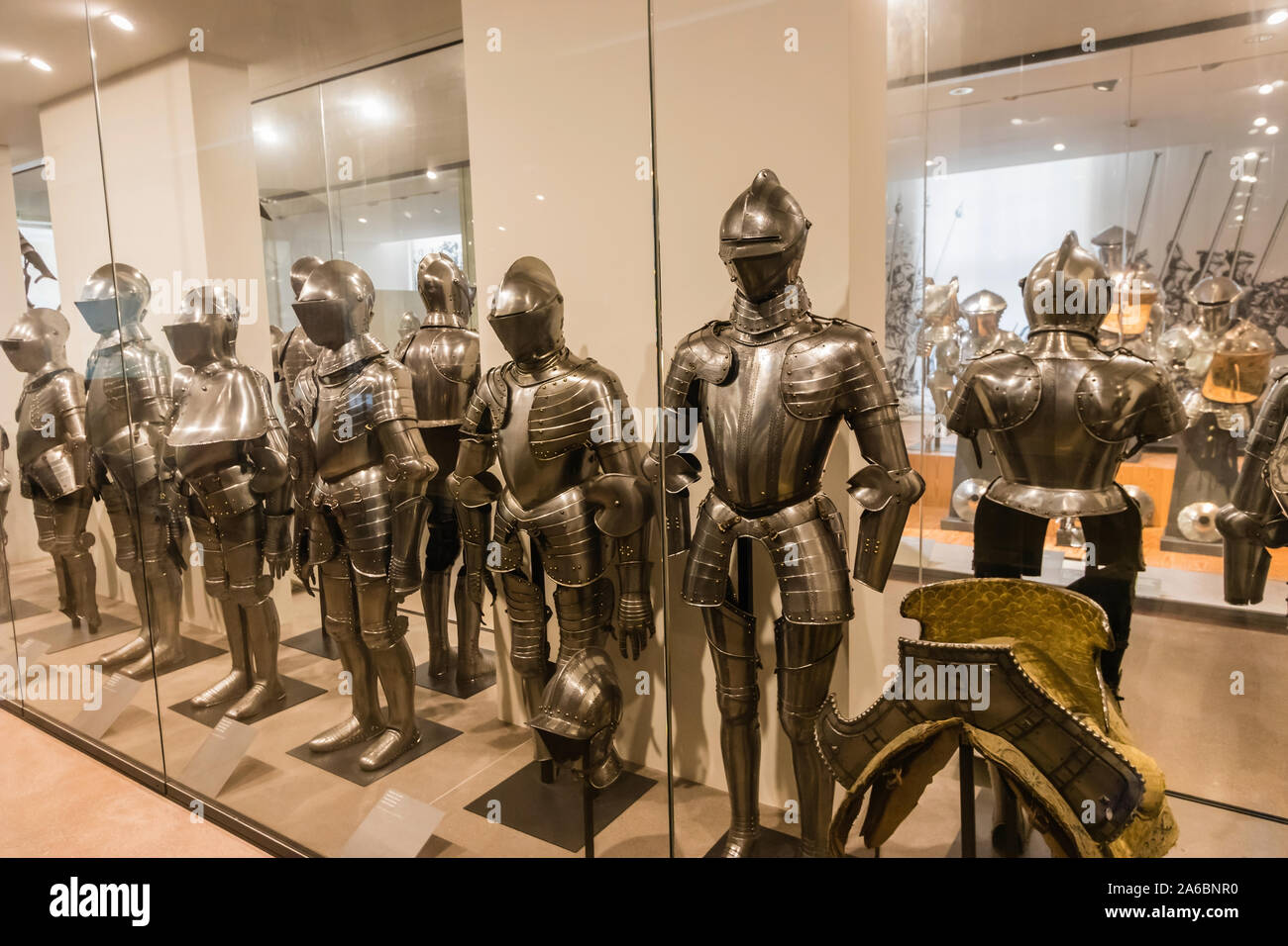 Knight armor in museum hi-res stock photography and images - Alamy