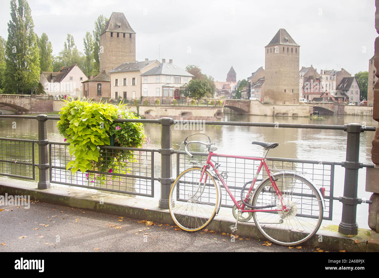 Parked overlooking canal hi-res stock photography and images - Alamy